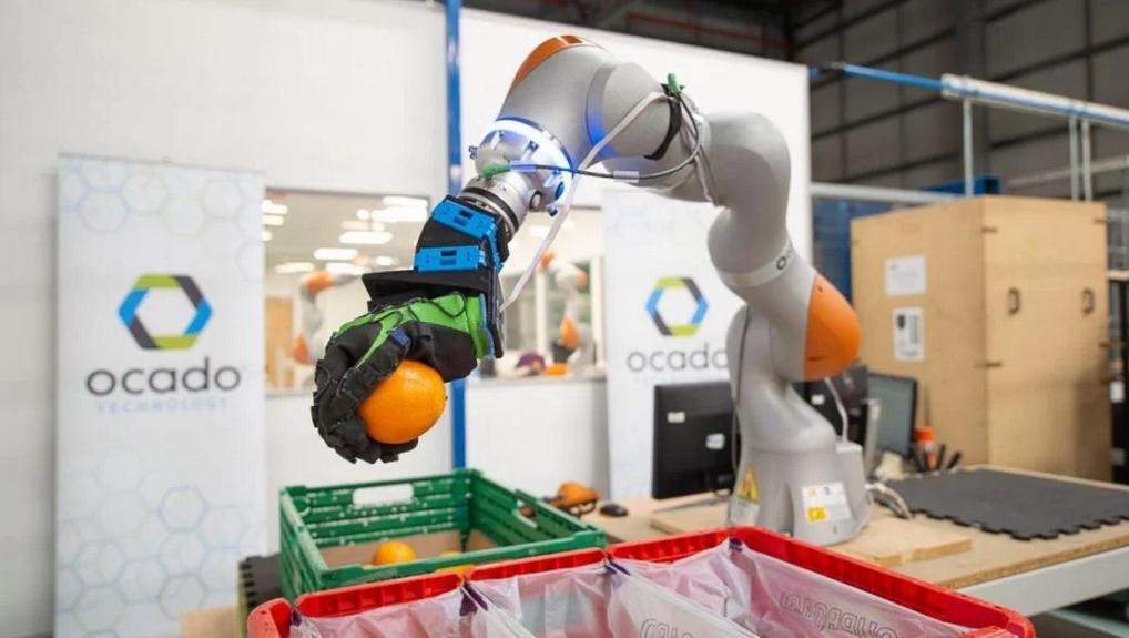 El supermercado robotizado: Ocado funciona más eficiente que Amazon ...